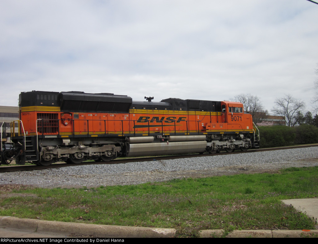 BNSF 9071